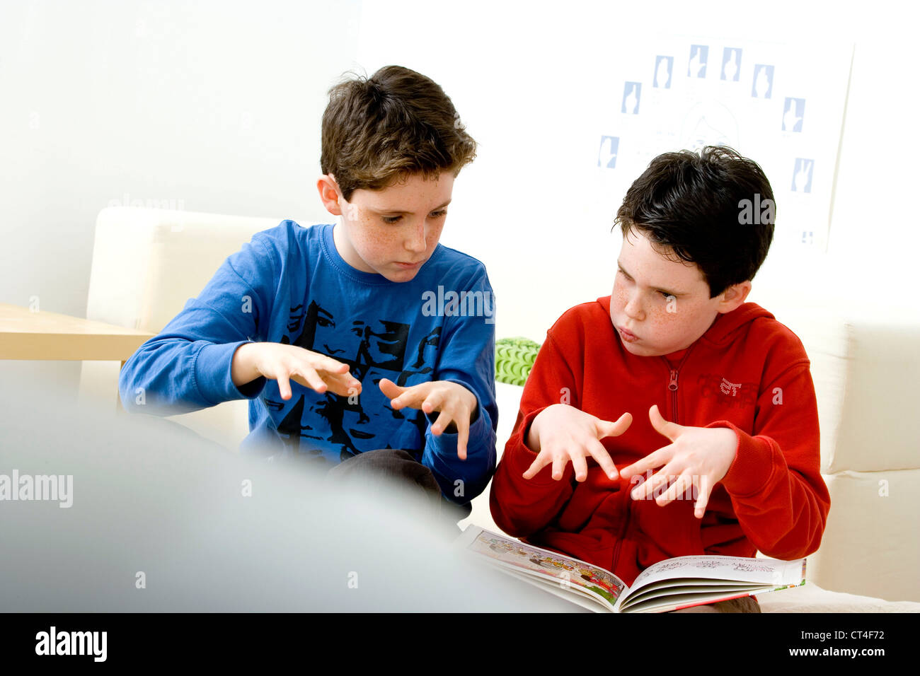 Children learning sign language hi-res stock photography and images - Alamy