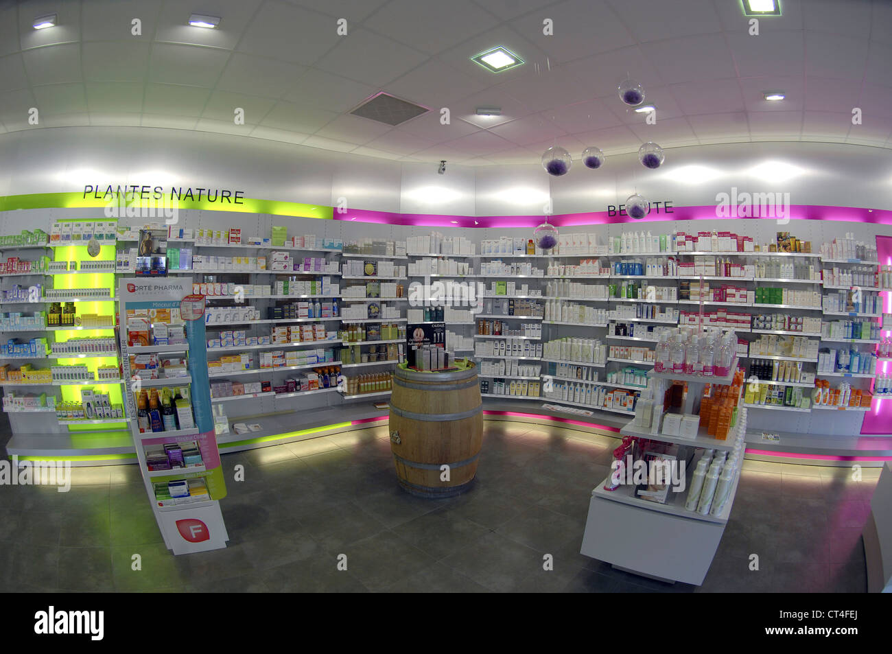 Drug store interior hi-res stock photography and images - Alamy