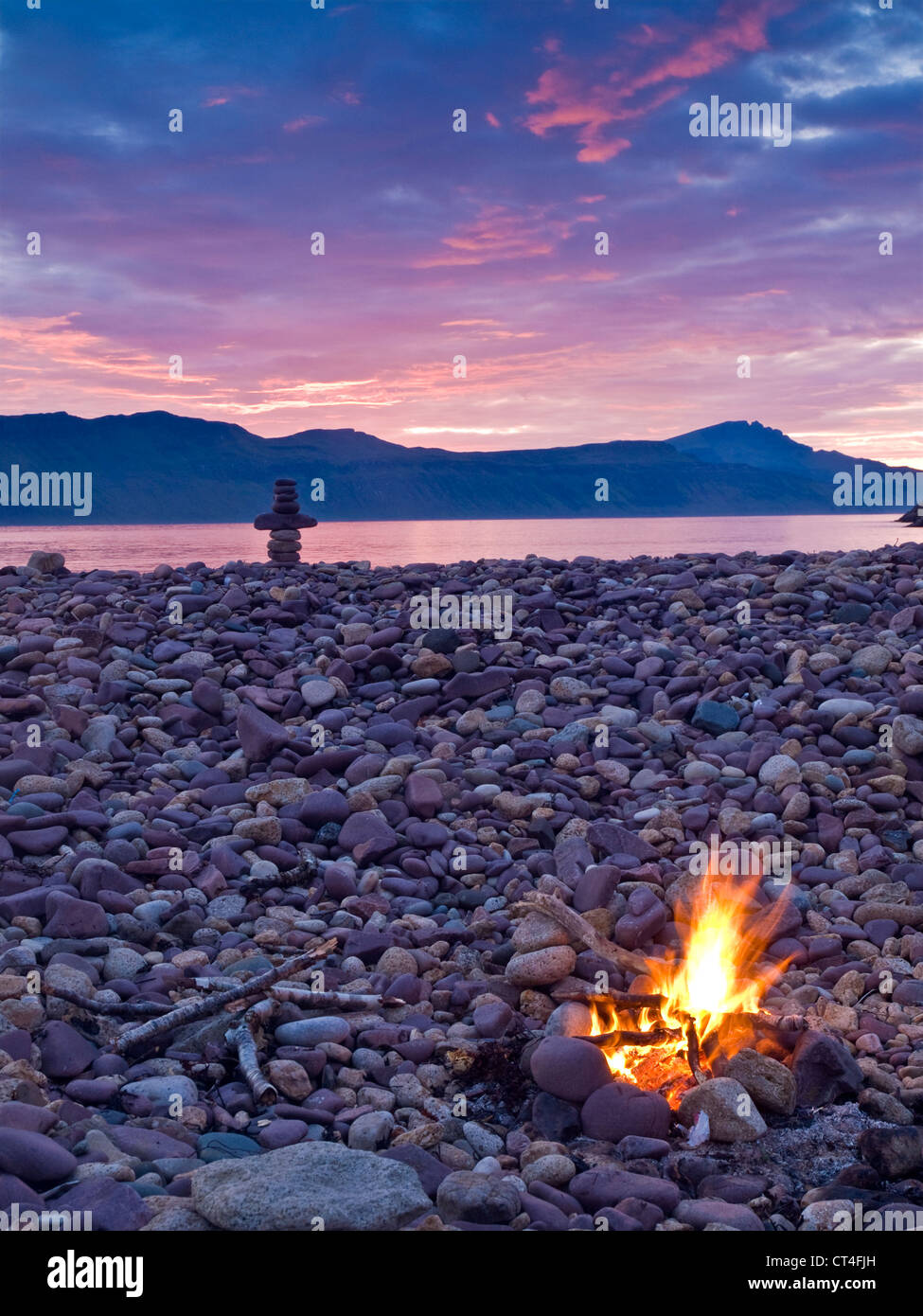 Camp fire beach hi-res stock photography and images - Alamy
