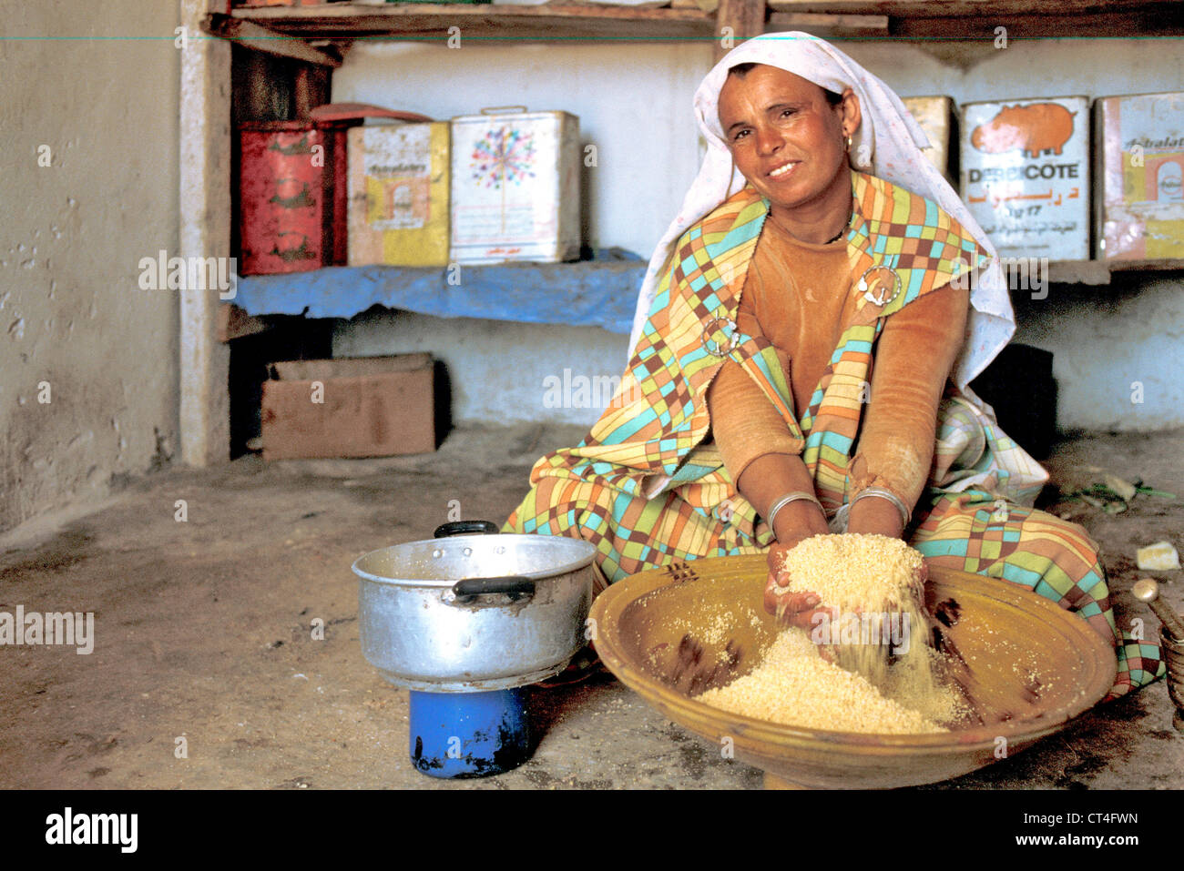 Women food processing africa hi-res stock photography and images - Alamy