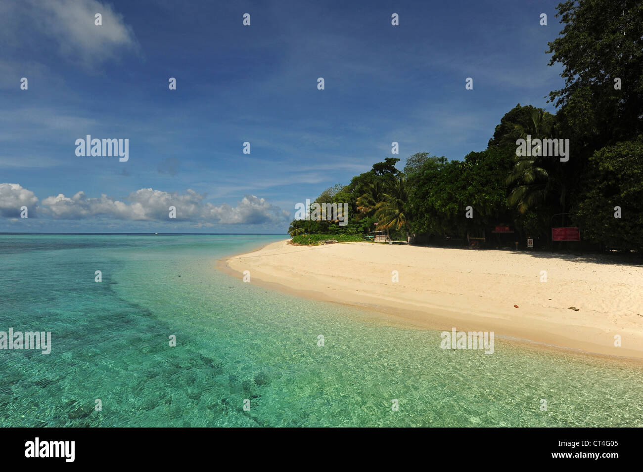 Malaysia, Borneo, Semporna Archipelago, Sipadan, idyllic beach with ...