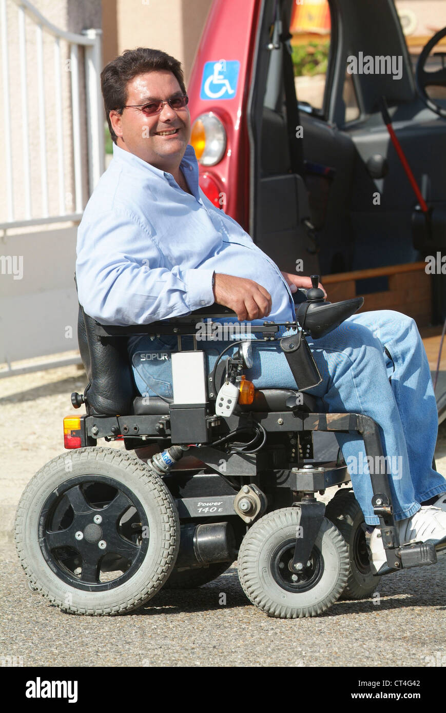 Crippled cars hi-res stock photography and images - Alamy