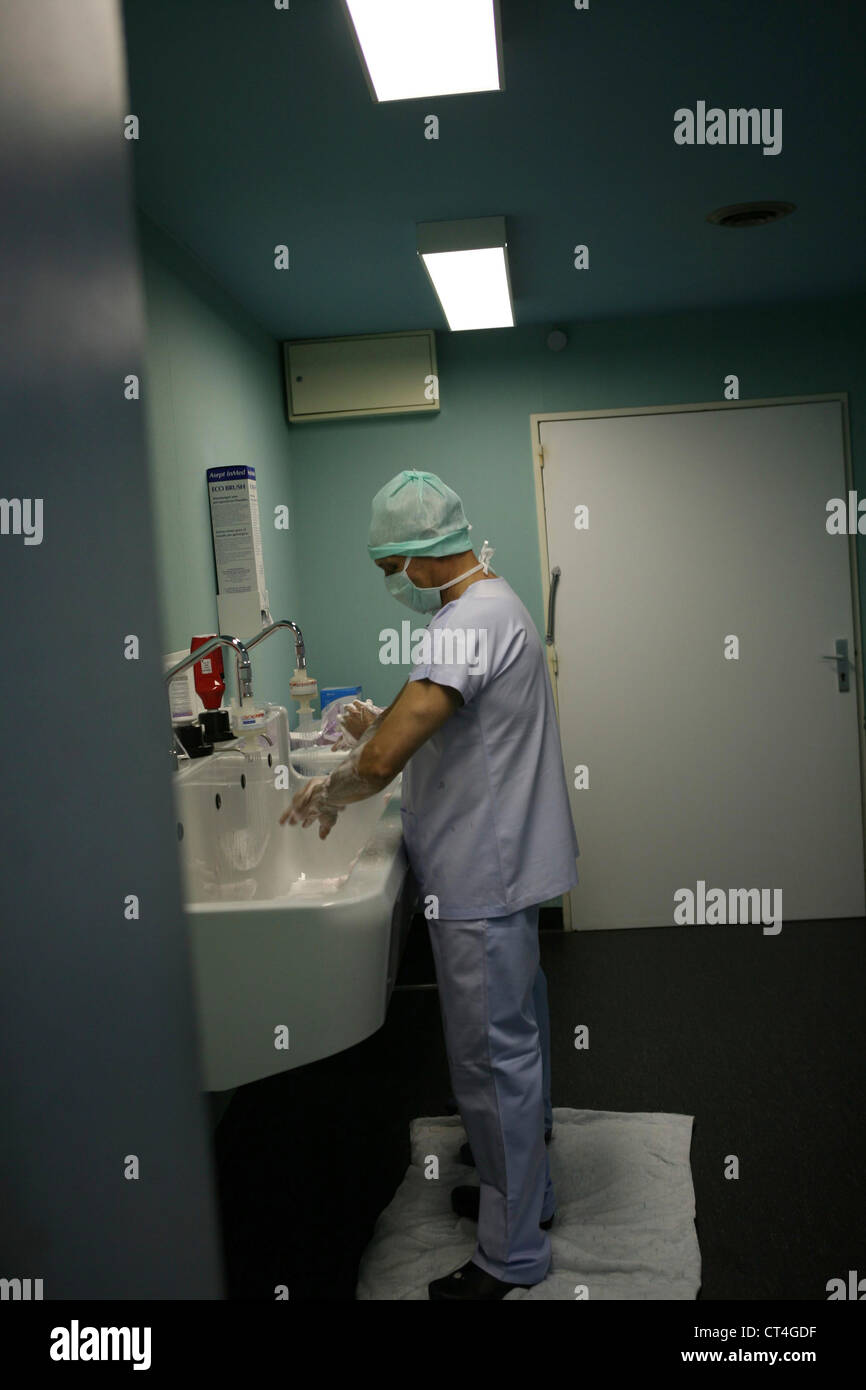 HAND WASHING IN HOSPITAL Stock Photo - Alamy