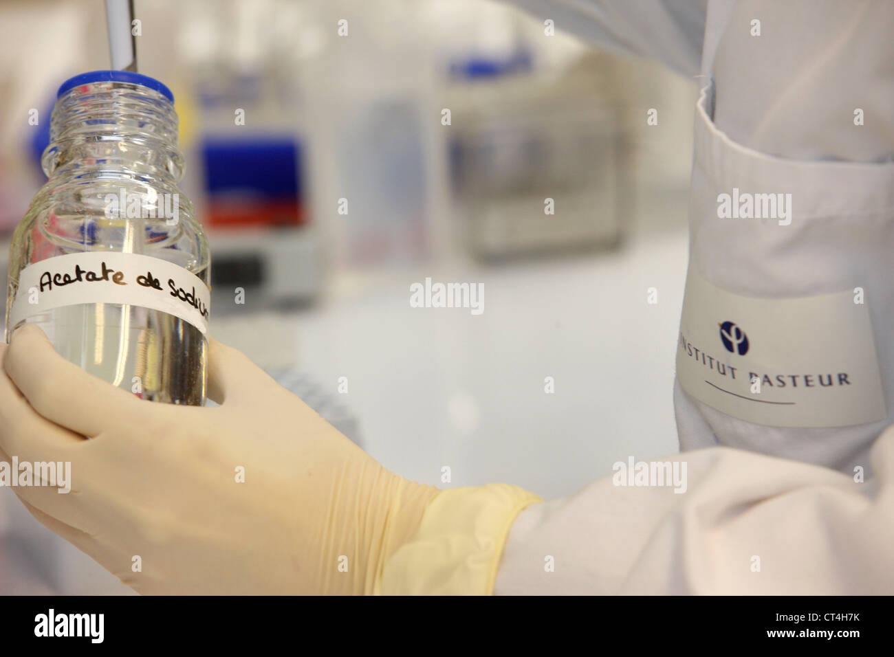 Virology laboratory hi-res stock photography and images - Alamy