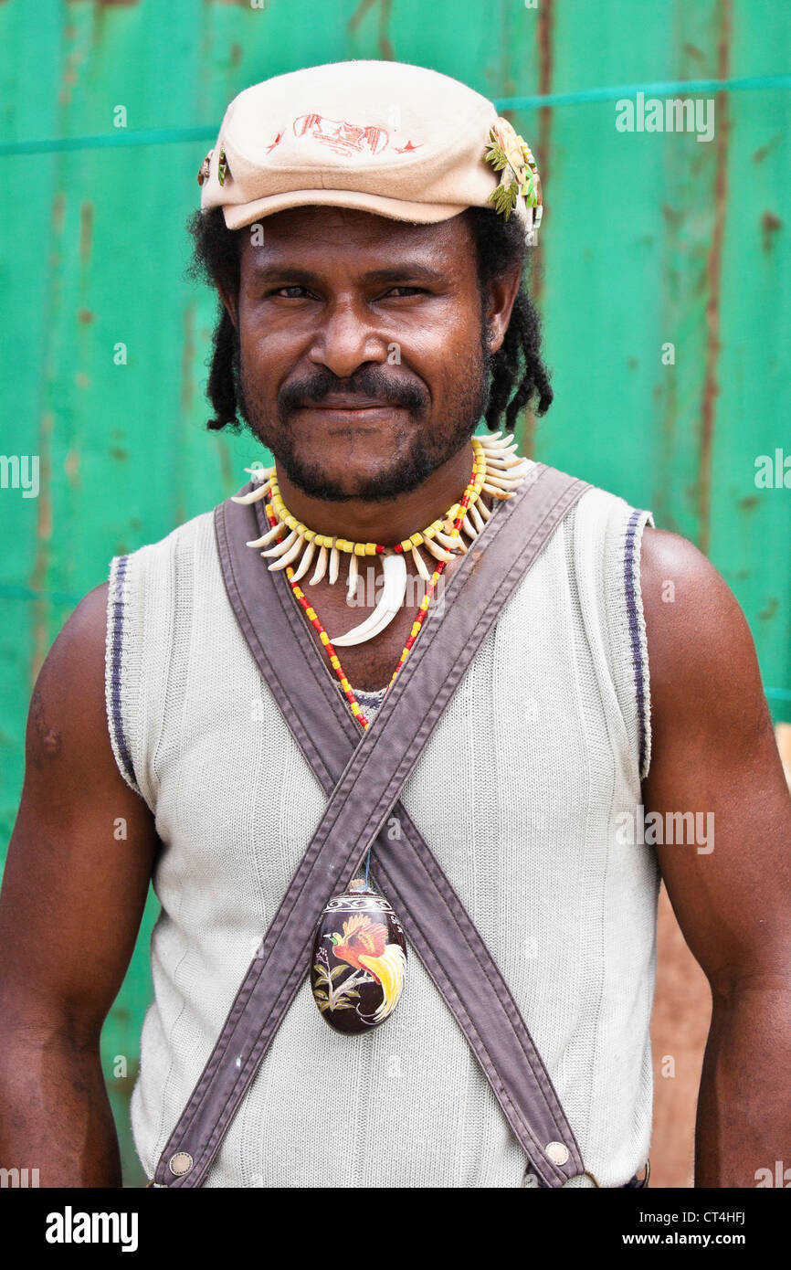 Papua new guinea man wearing hi-res stock photography and images - Alamy