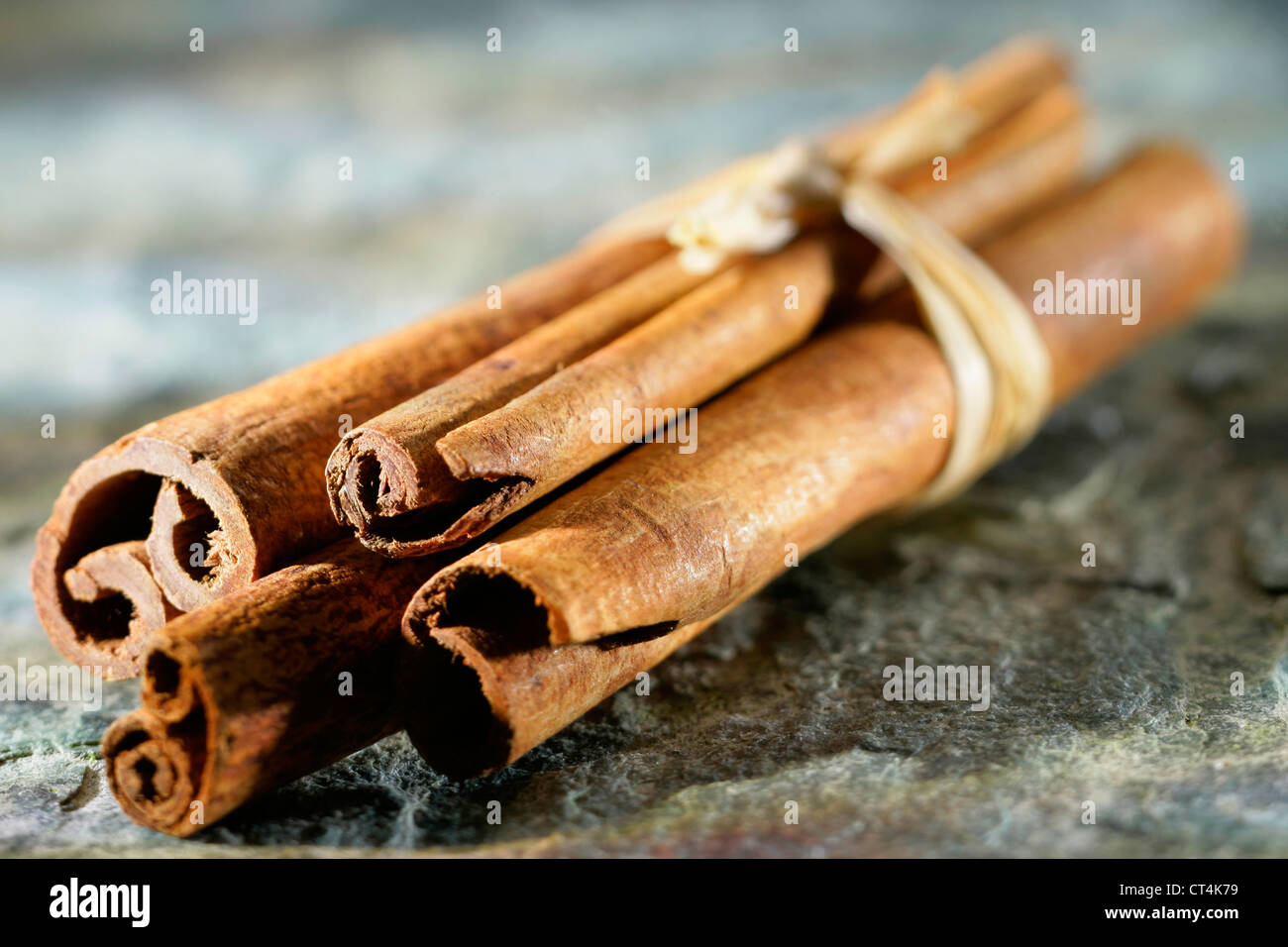 Dried cinnamon barks hi-res stock photography and images - Alamy