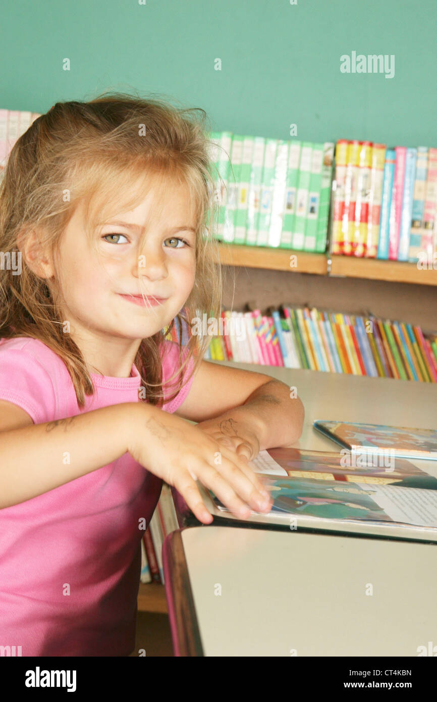 Grade 1 libraries children hi-res stock photography and images - Alamy