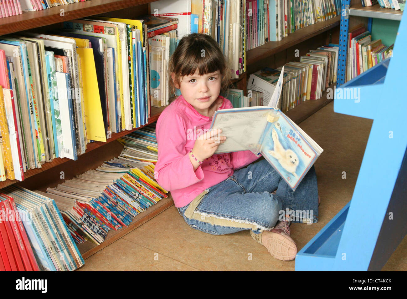 Grade 1 libraries children hi-res stock photography and images - Alamy