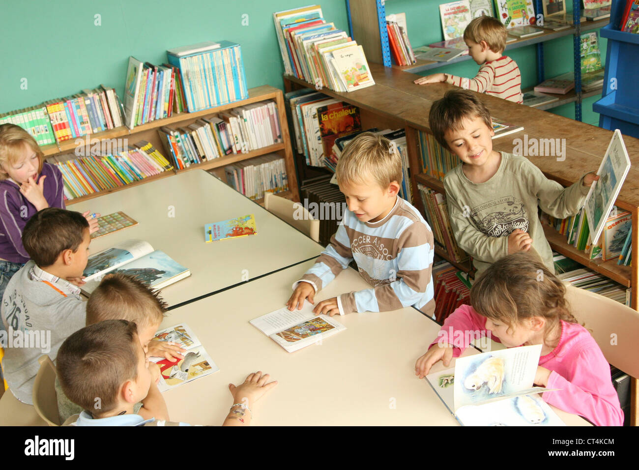 8 years old library hi-res stock photography and images - Alamy