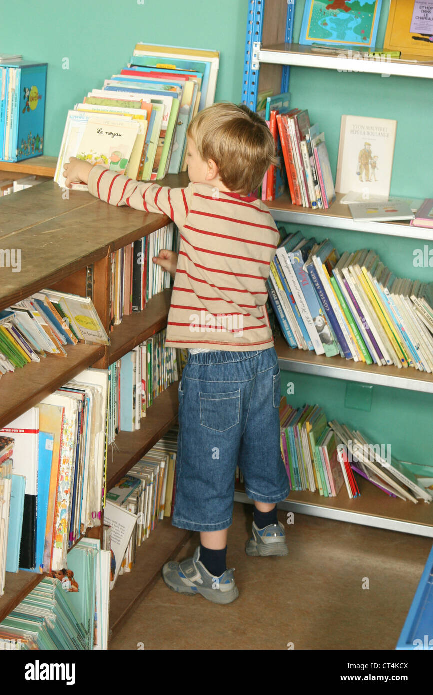 Grade 1 libraries children hi-res stock photography and images - Alamy