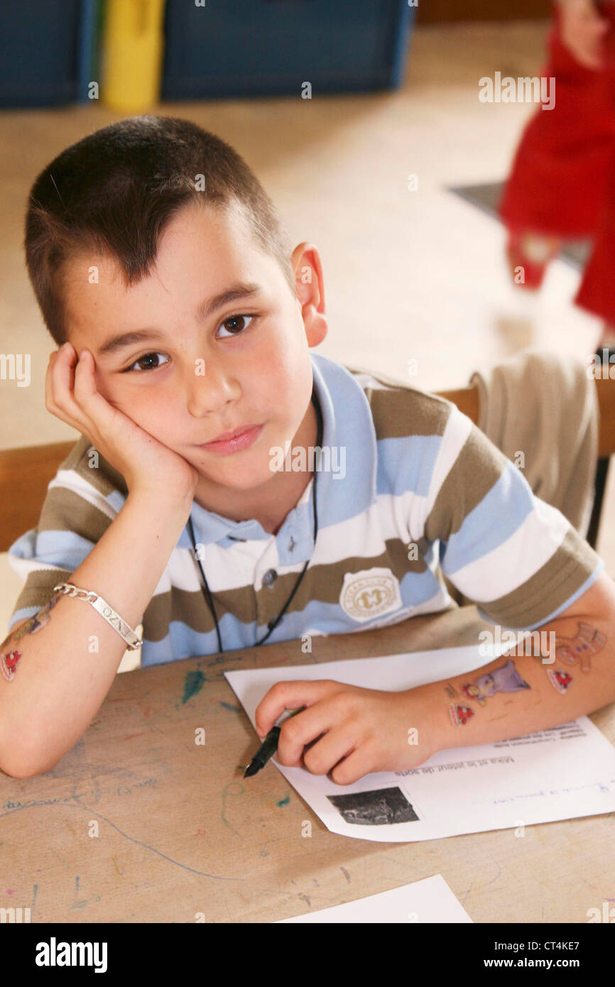 Grade 7 children eye hi-res stock photography and images - Alamy