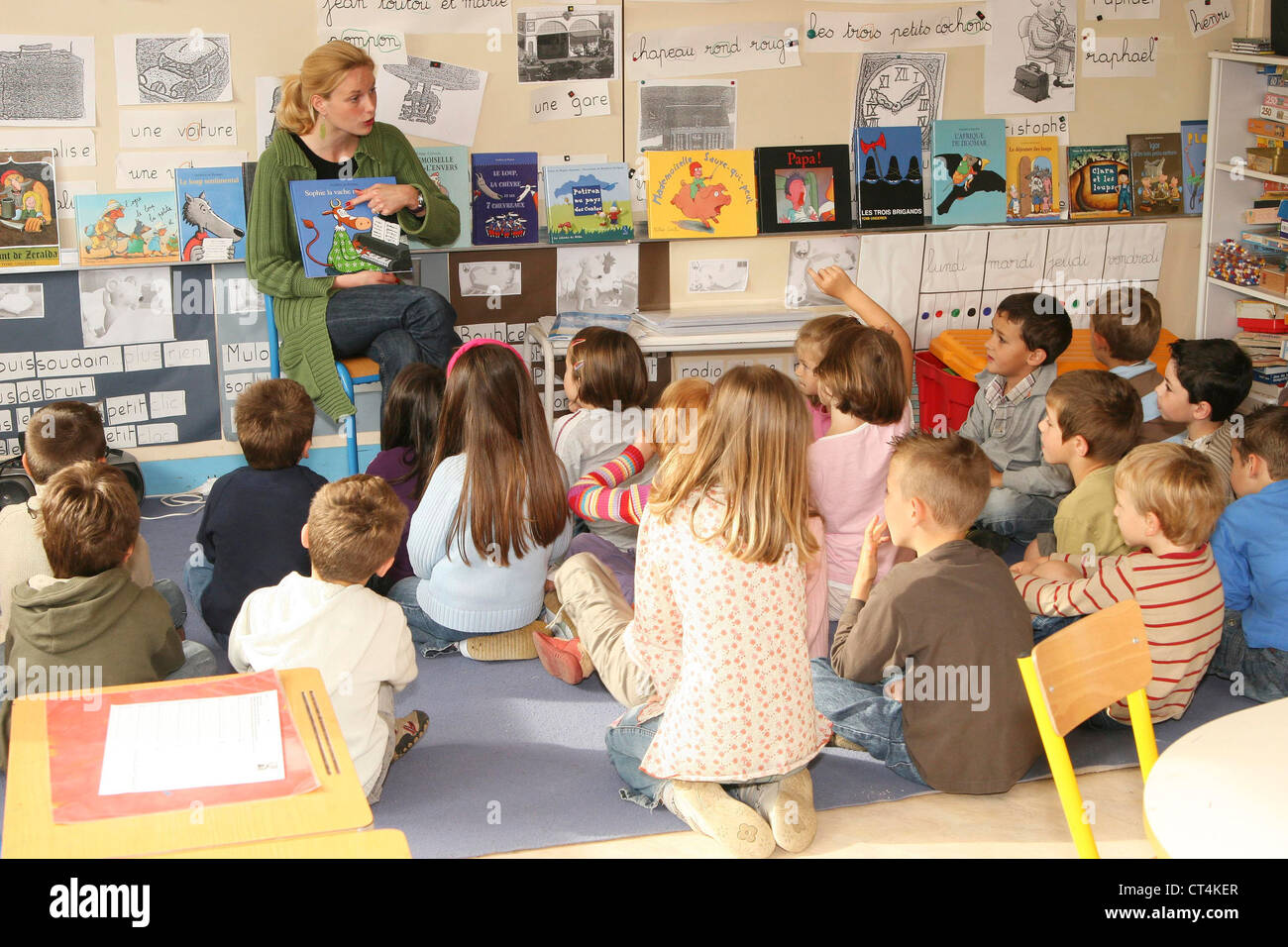 PRIMARY SCHOOL CLASS Stock Photo - Alamy