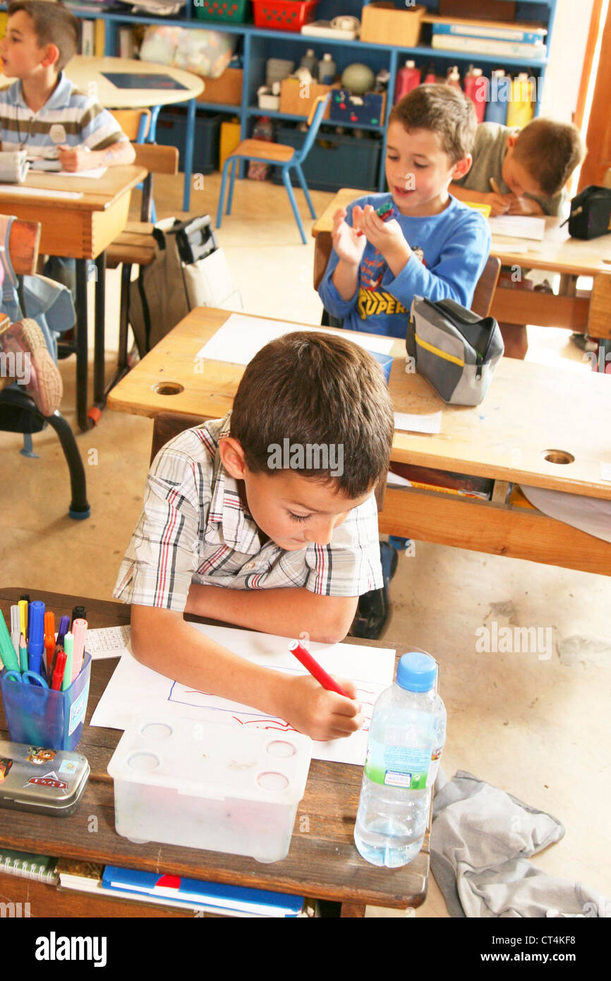 9 years old classroom art child hi-res stock photography and images - Alamy