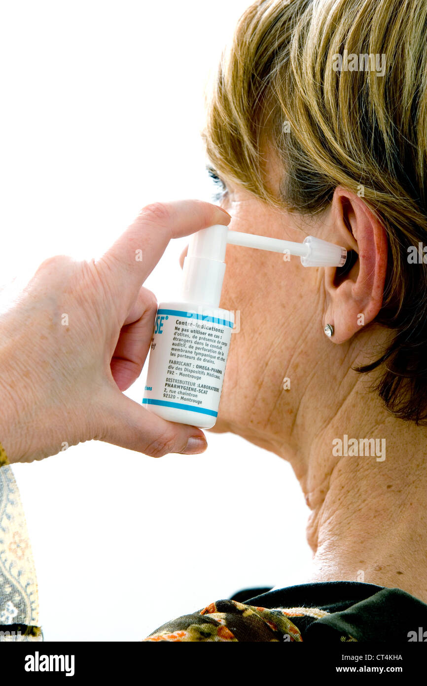 EAR HYGIENE ELDERLY PERSON Stock Photo - Alamy