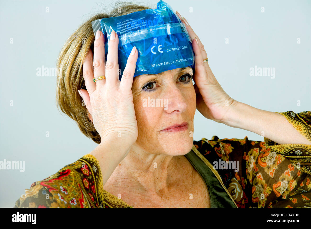 COLD THERAPY ELDERLY PERSON Stock Photo - Alamy