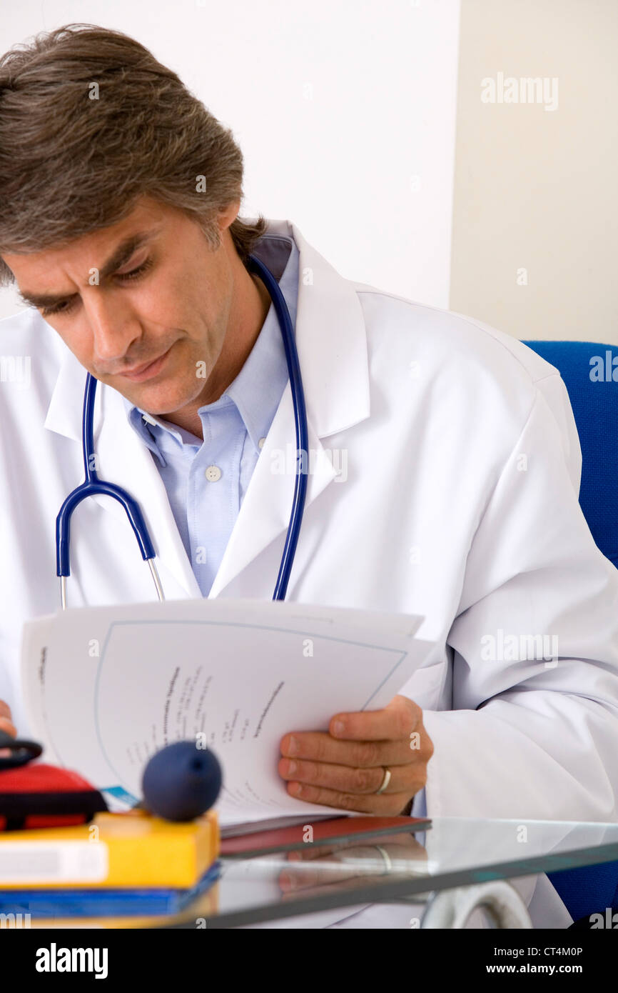 Medical records read hi-res stock photography and images - Alamy
