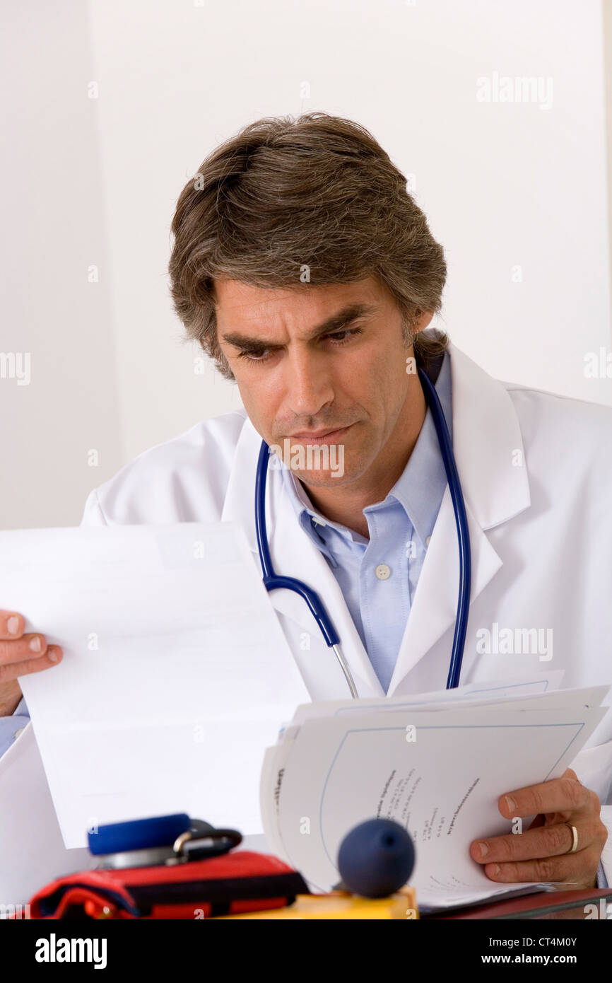 Medical records read hi-res stock photography and images - Alamy