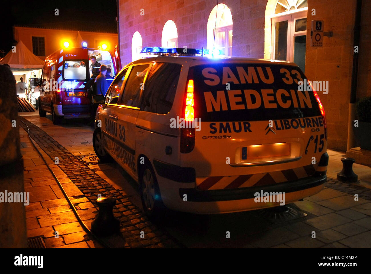 Medical firefighters hi-res stock photography and images - Alamy