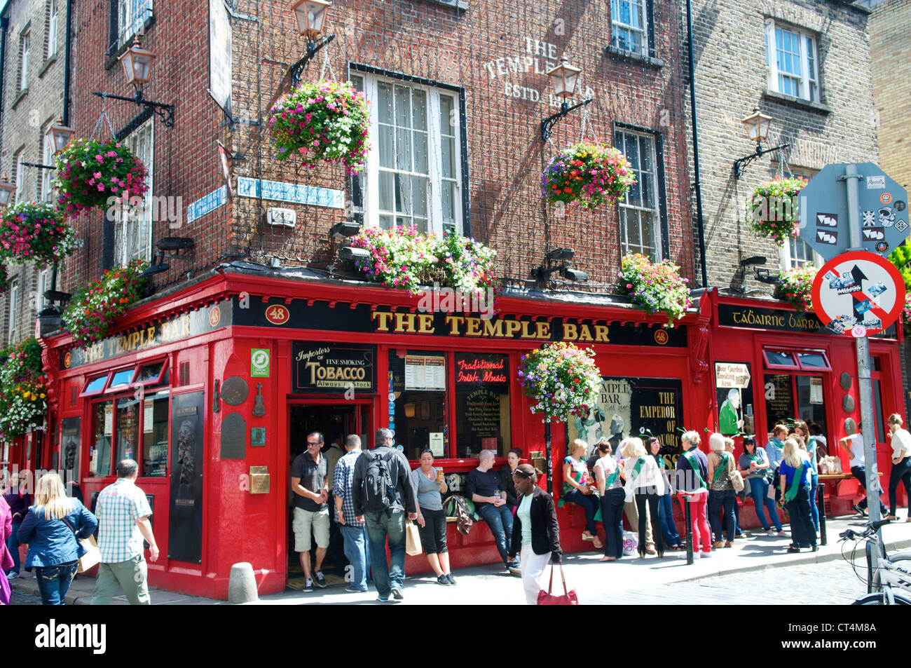 Sunny day outside hi-res stock photography and images - Alamy