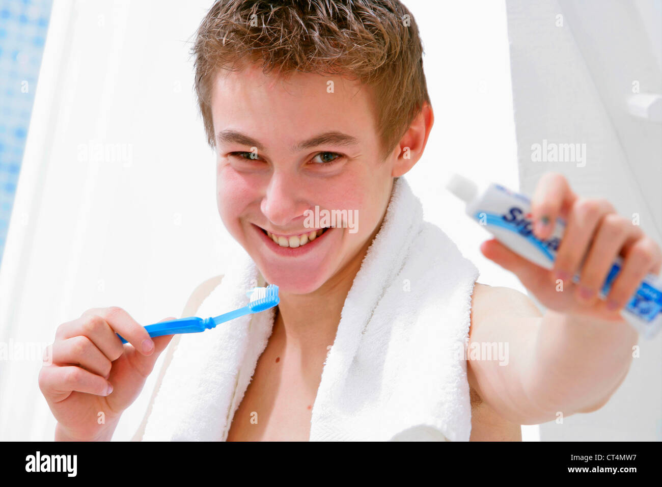 Teenagers boy teens tube hi-res stock photography and images - Alamy