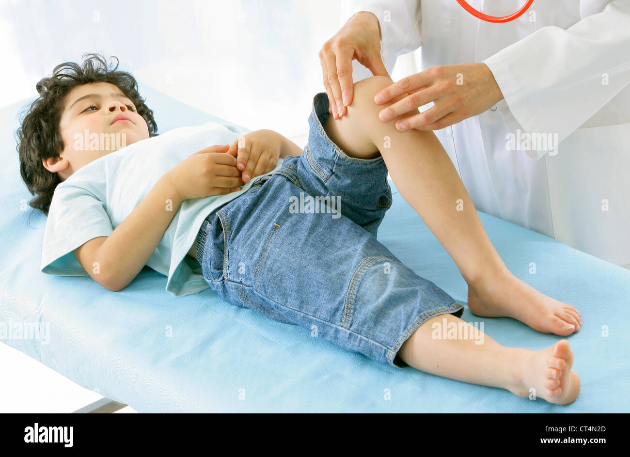 KNEE, SEMIOLOGY CHILD Stock Photo - Alamy
