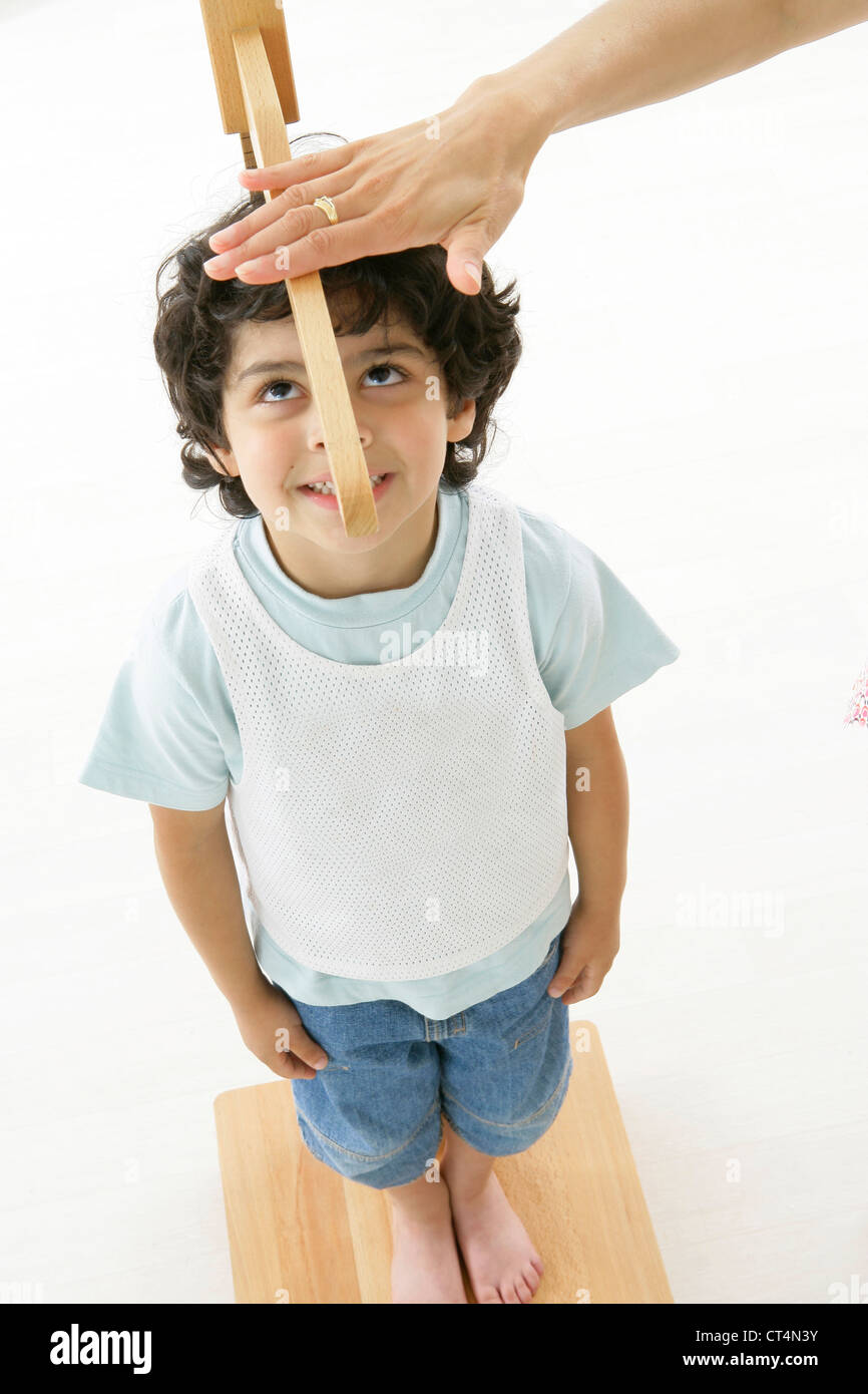 MEASURING HEIGHT IN A CHILD Stock Photo - Alamy