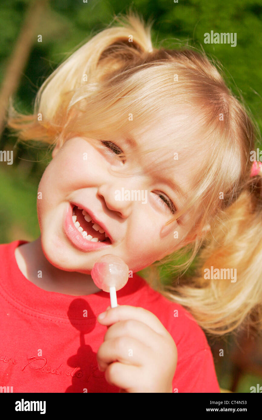 CHILD EATING SWEETS Stock Photo - Alamy CHILD EATING SWEETS Stock Photo - Alamy