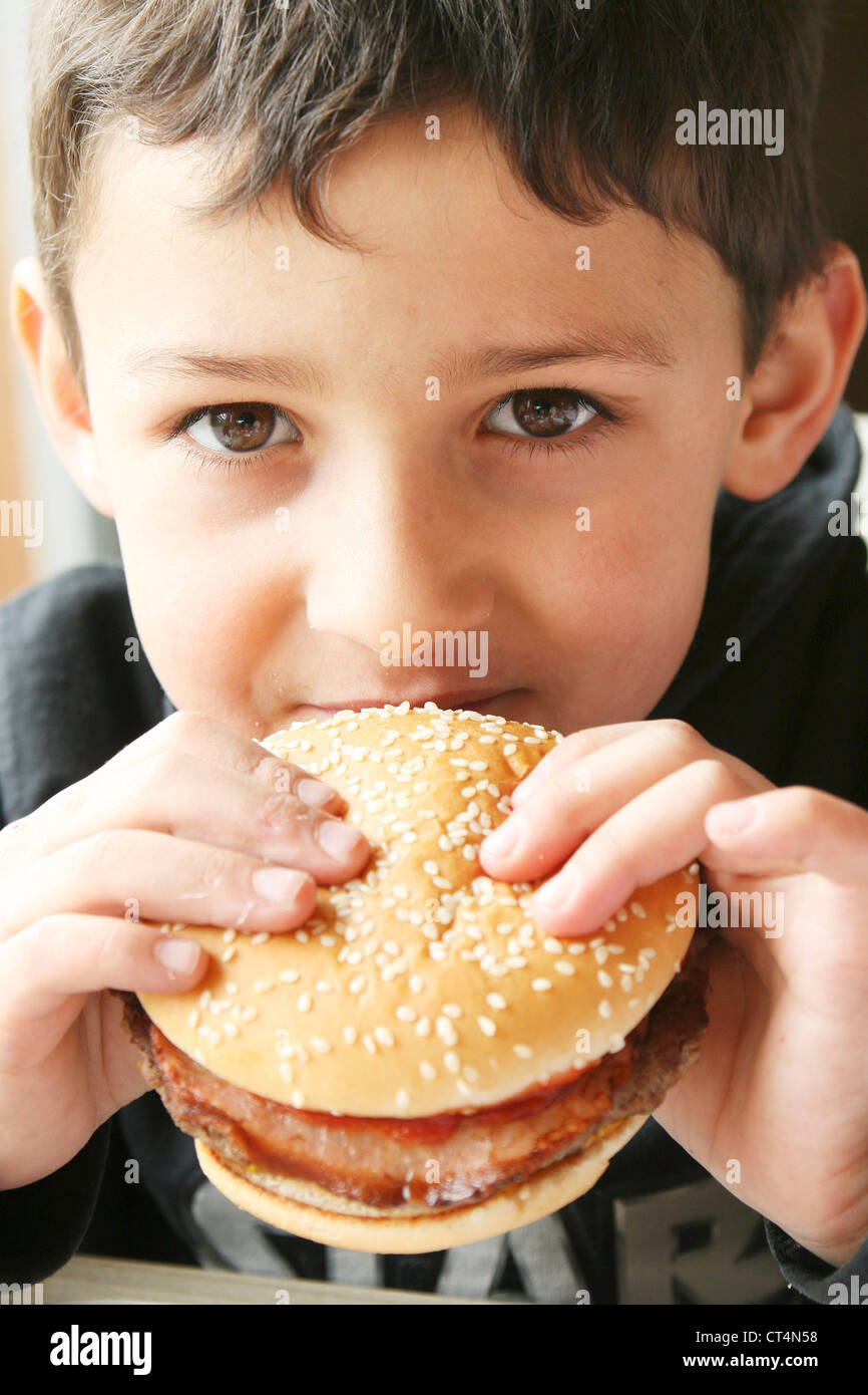 CHILD EATING A SANDWICH Stock Photo - Alamy