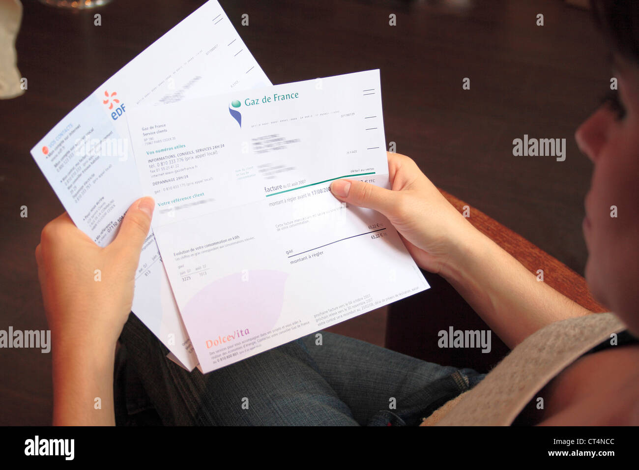 WOMAN DOING PAPERWORK Stock Photo - Alamy
