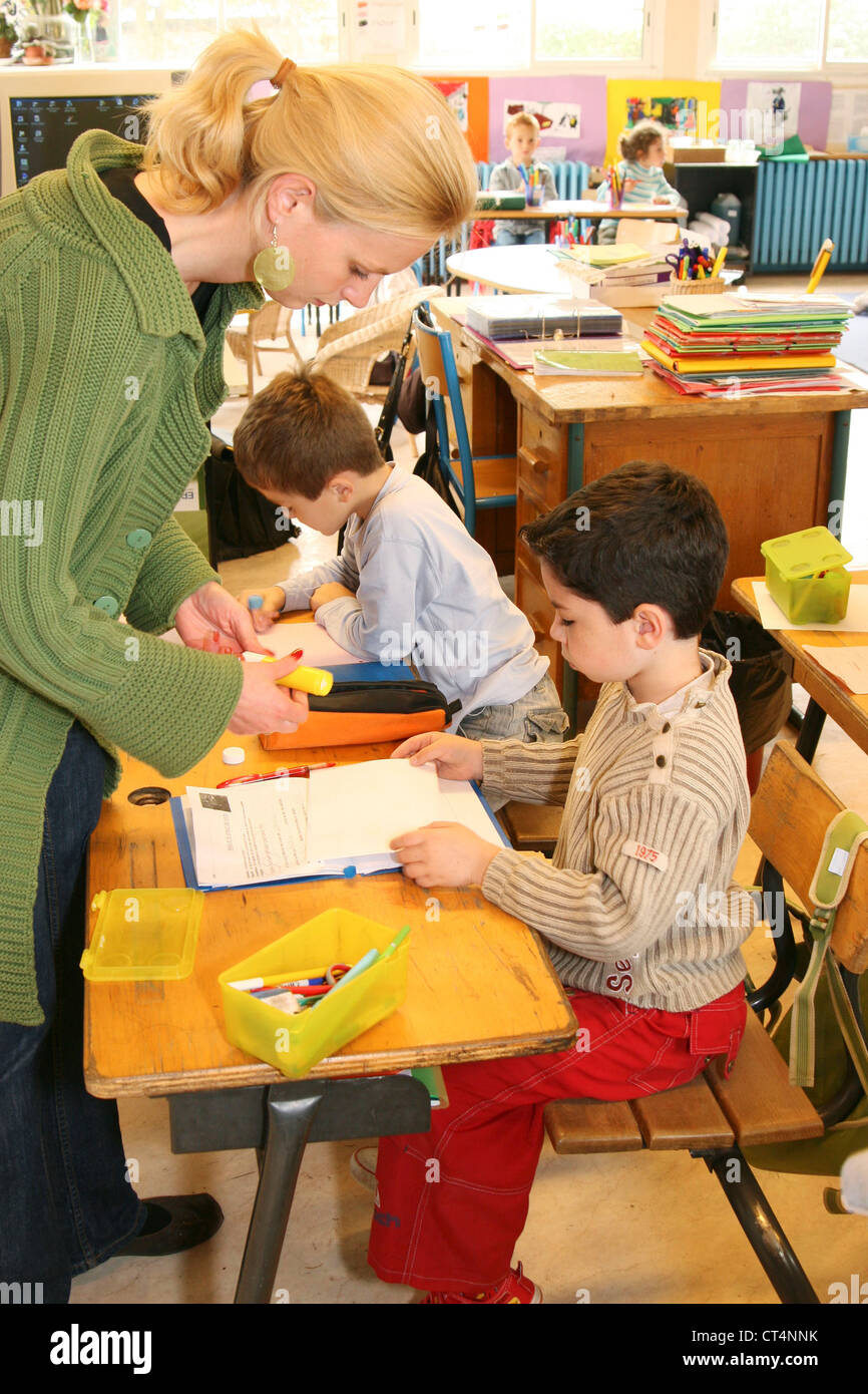 PRIMARY SCHOOL CLASS Stock Photo - Alamy