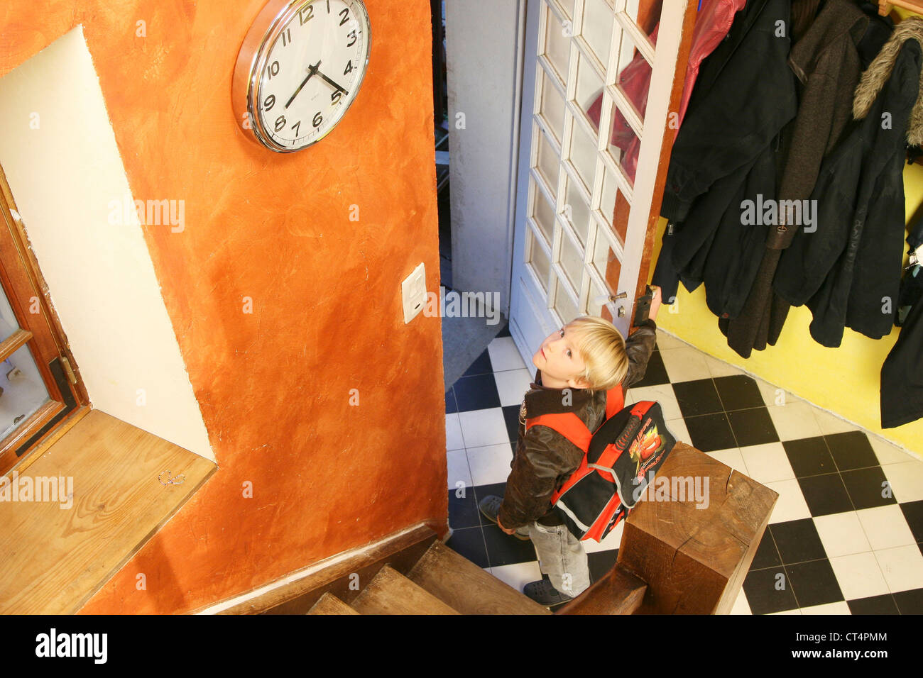 Primary children leave school hi-res stock photography and images - Alamy