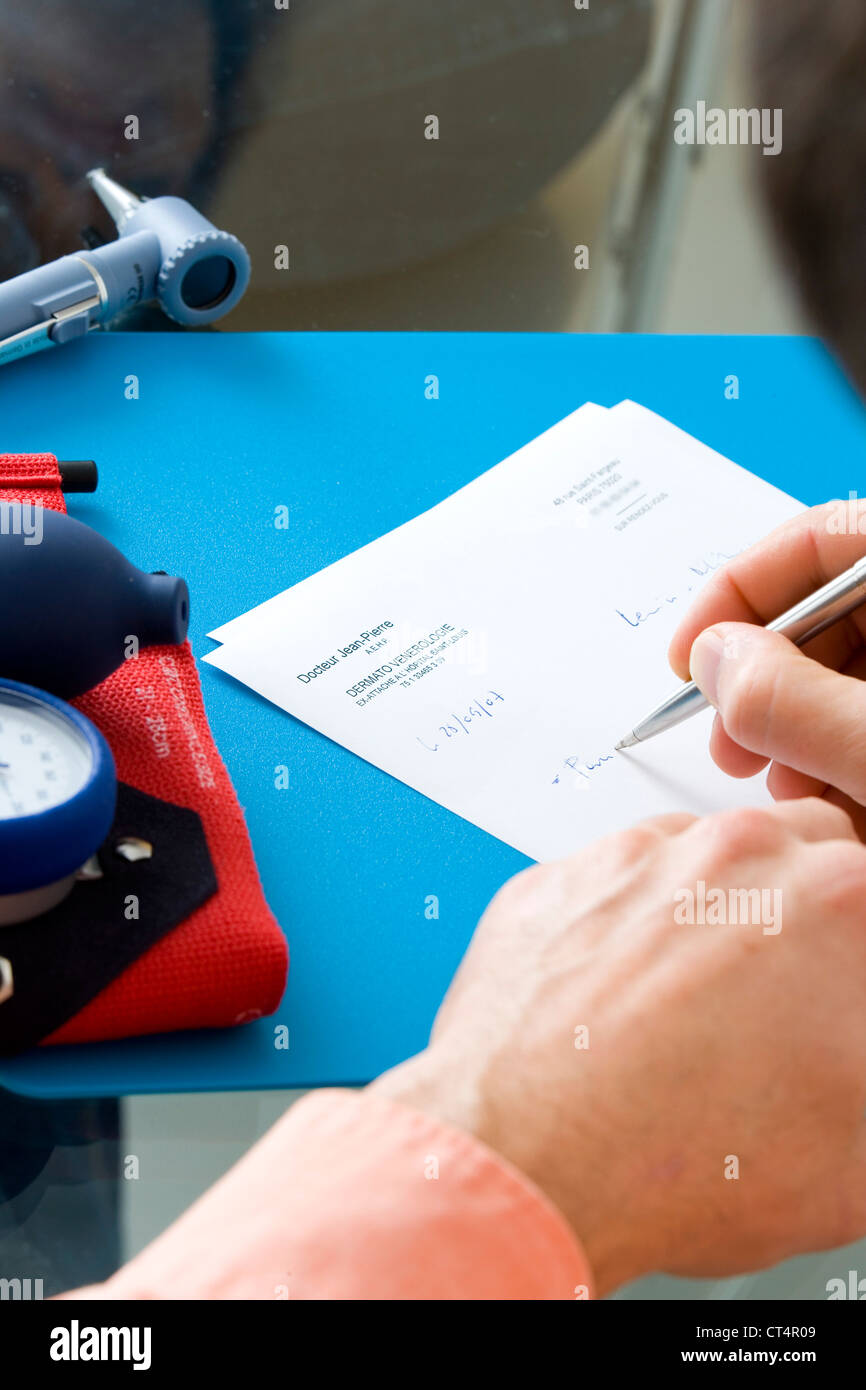Writing prescription healthcare professionals hi-res stock photography ...