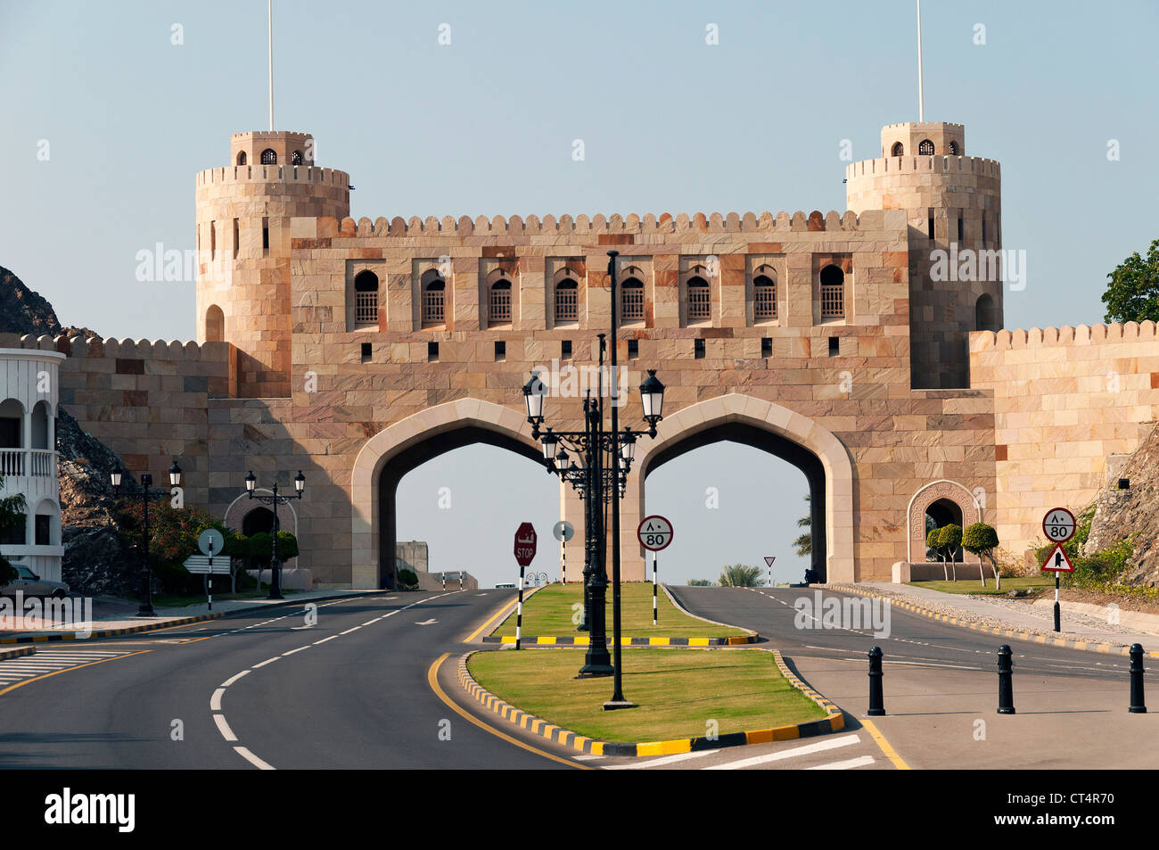 Elk207-1002 Oman, Muscat, city gate Stock Photo - Alamy