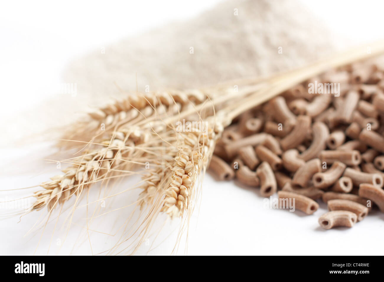 Handful macaroni pasta hi-res stock photography and images - Alamy