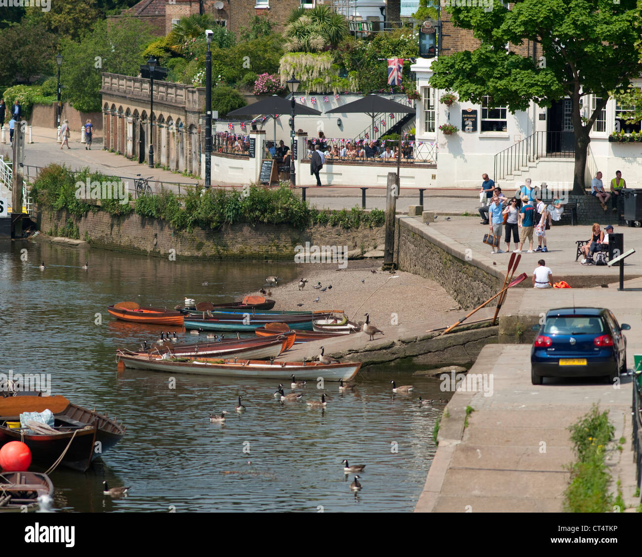 The riverside at Richmond upon Thames with the White Cross Inn and ...