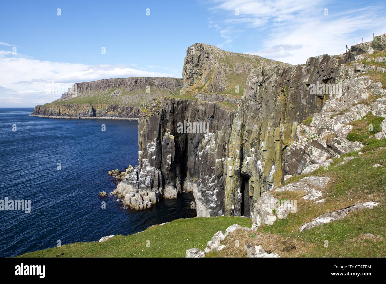 Neist point cliffs hi-res stock photography and images - Alamy