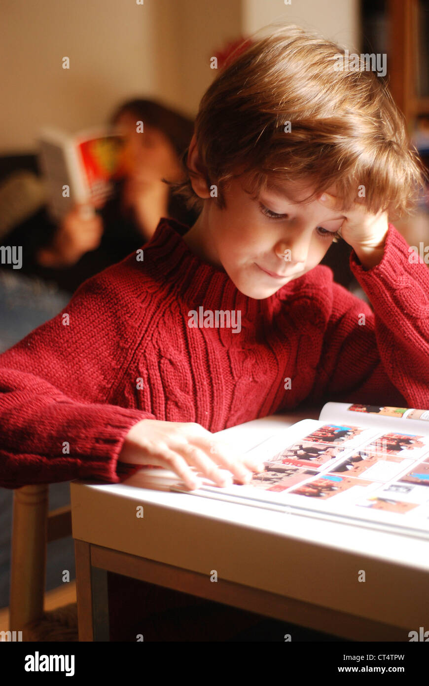 Cartoon child child reading hi-res stock photography and images - Alamy