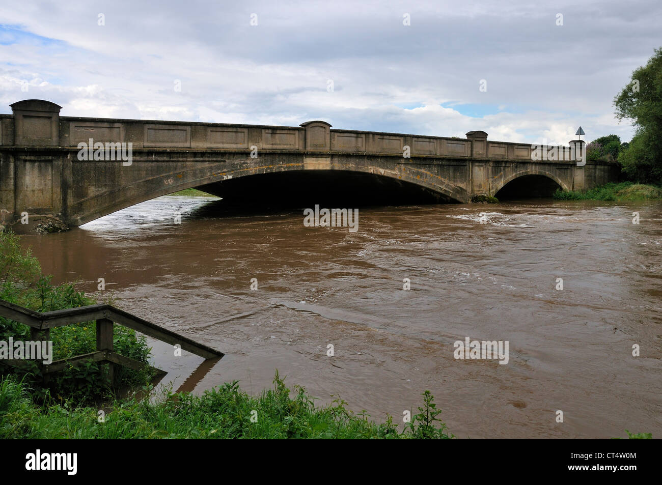 Pershore new bridge over the River Avon in flood, Worcestershire. July ...