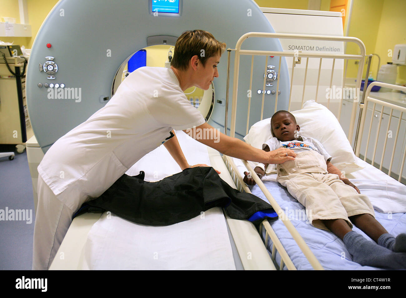 Ct scanner child hi-res stock photography and images - Alamy