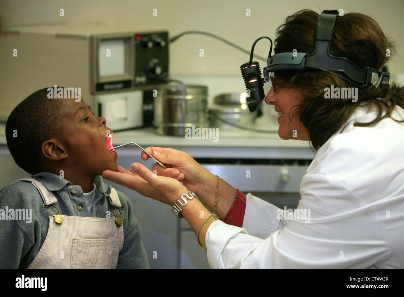 Child and torch hi-res stock photography and images - Alamy