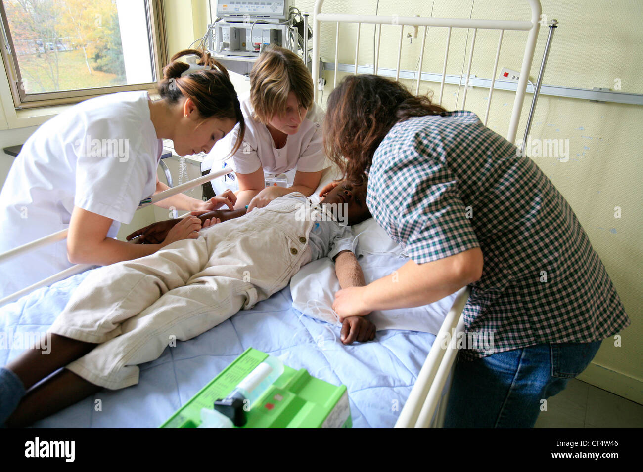 Child with nurse hi-res stock photography and images - Alamy