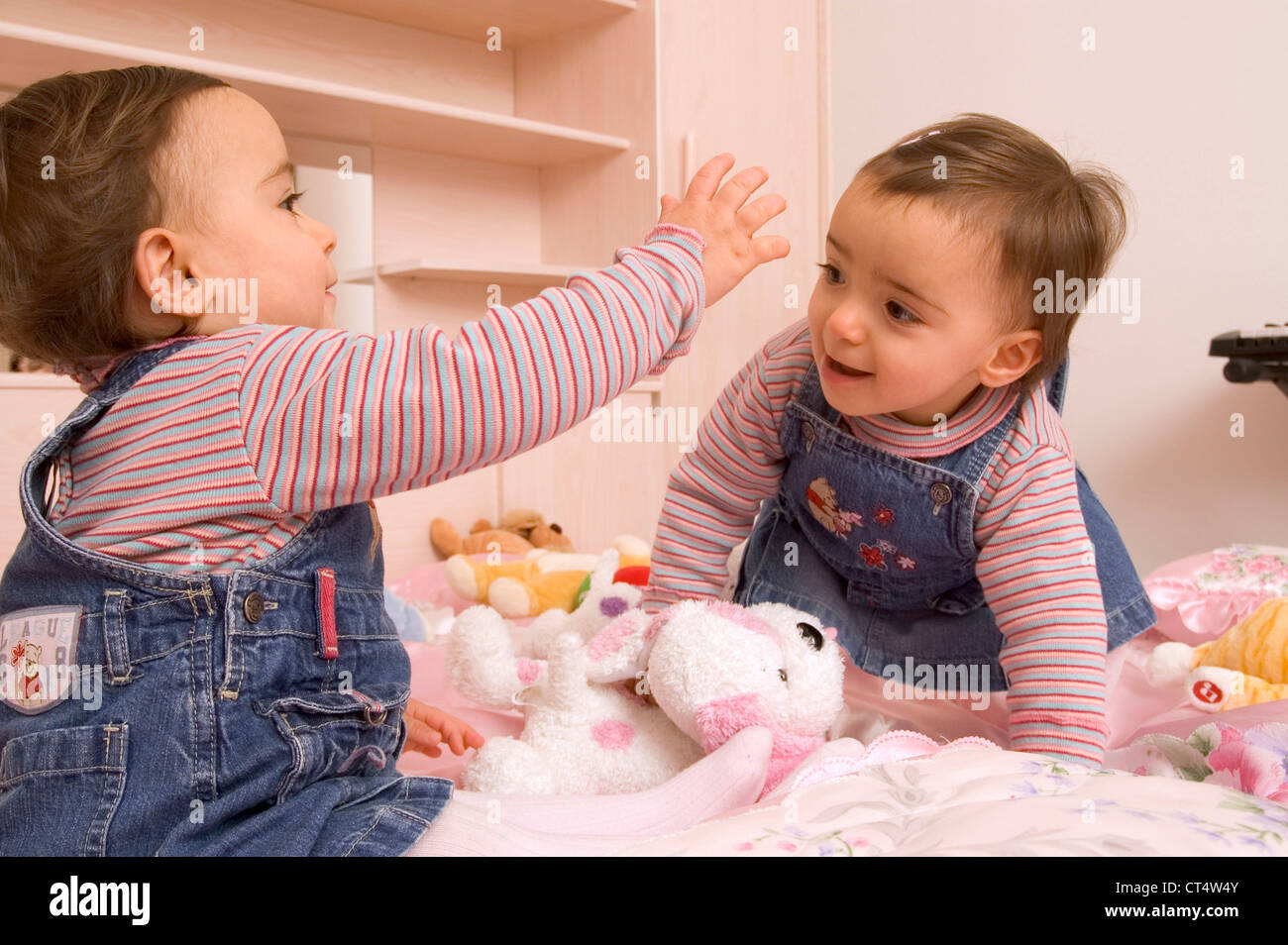 Twin baby sisters playing hi-res stock photography and images - Alamy