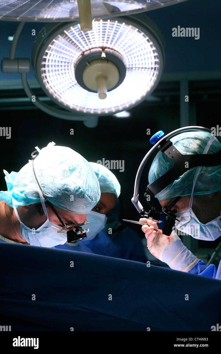 Surgery lights hi-res stock photography and images - Alamy