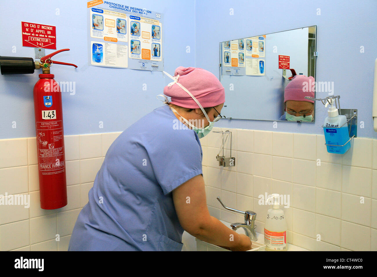 HAND WASHING IN HOSPITAL Stock Photo - Alamy
