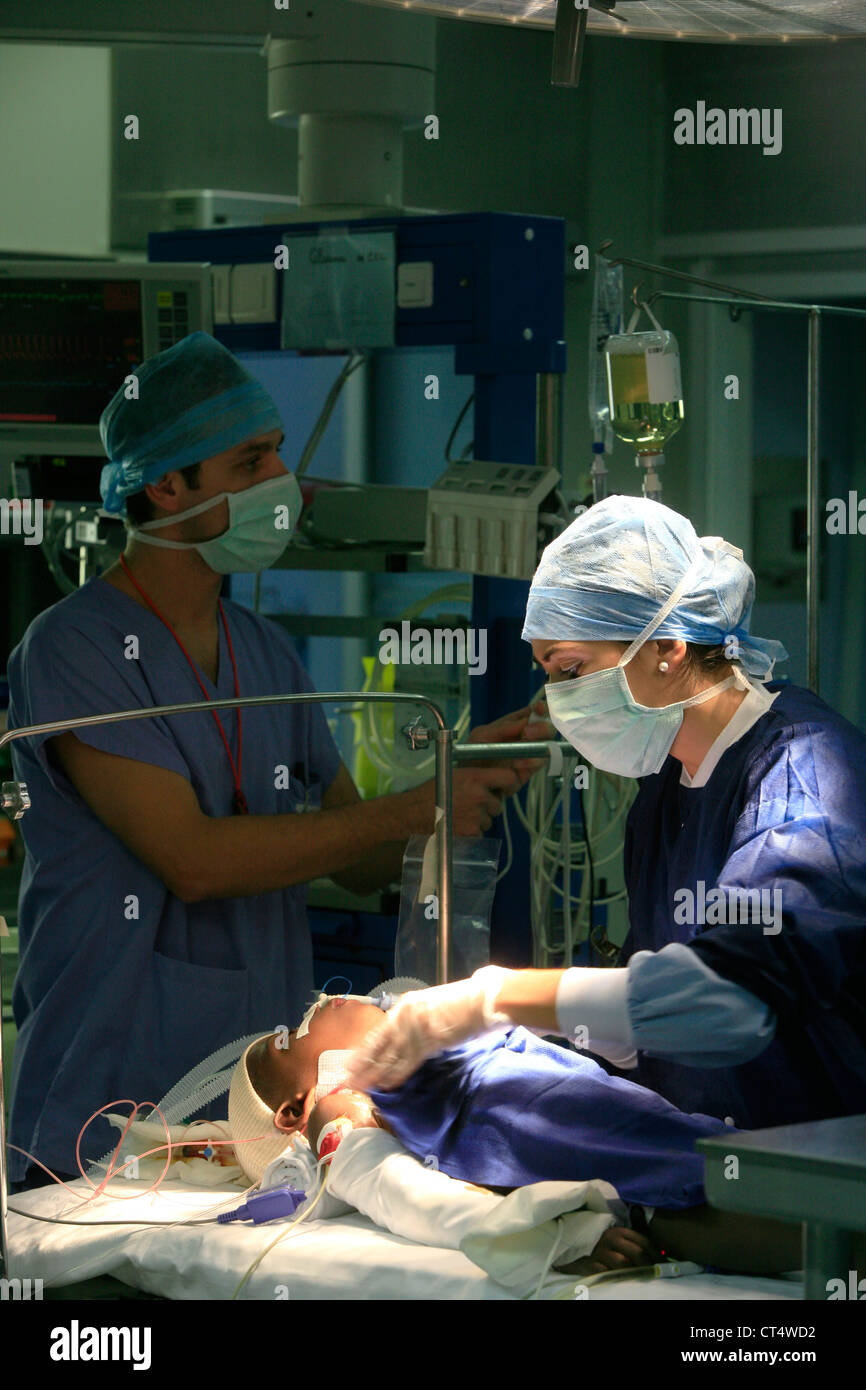 Boy surgery hi-res stock photography and images - Alamy