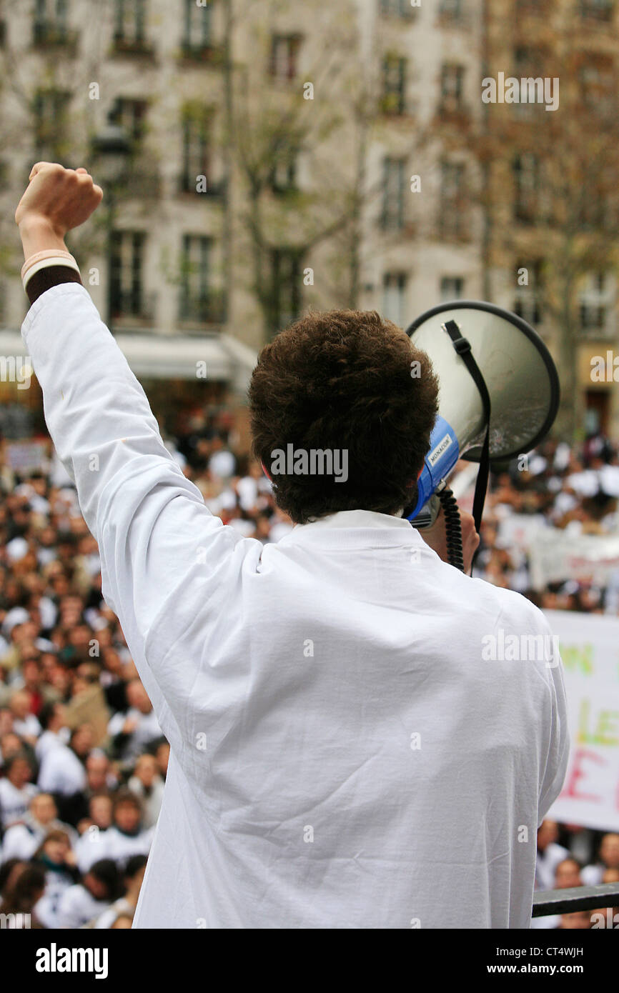Speaker gestures crowd hi-res stock photography and images - Alamy