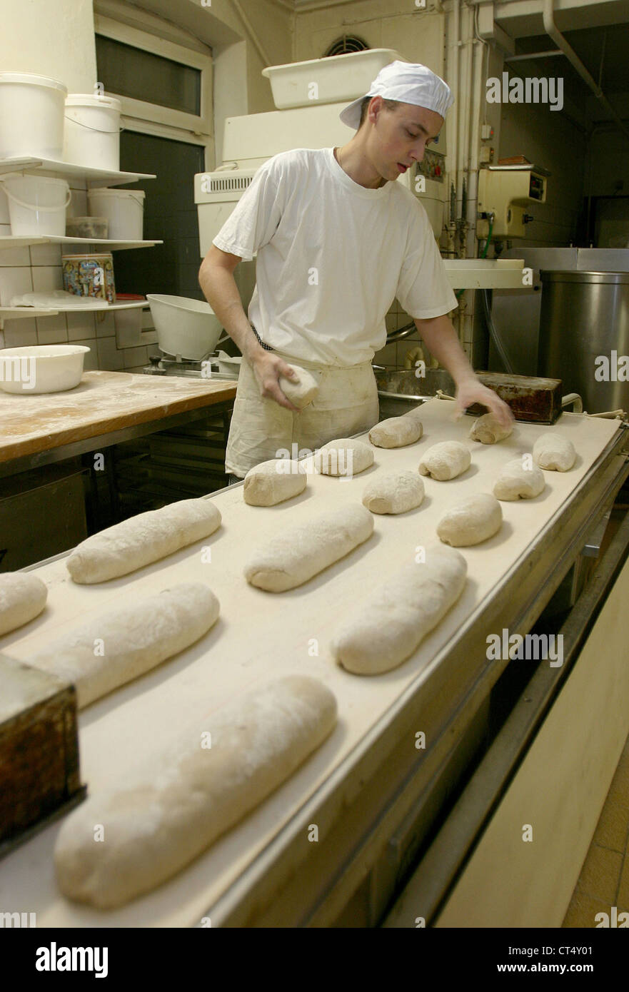Bakery operations hi-res stock photography and images - Alamy
