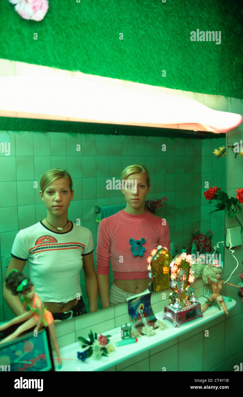 Twins, students Nathalie and Isabel Dziobek Stock Photo - Alamy