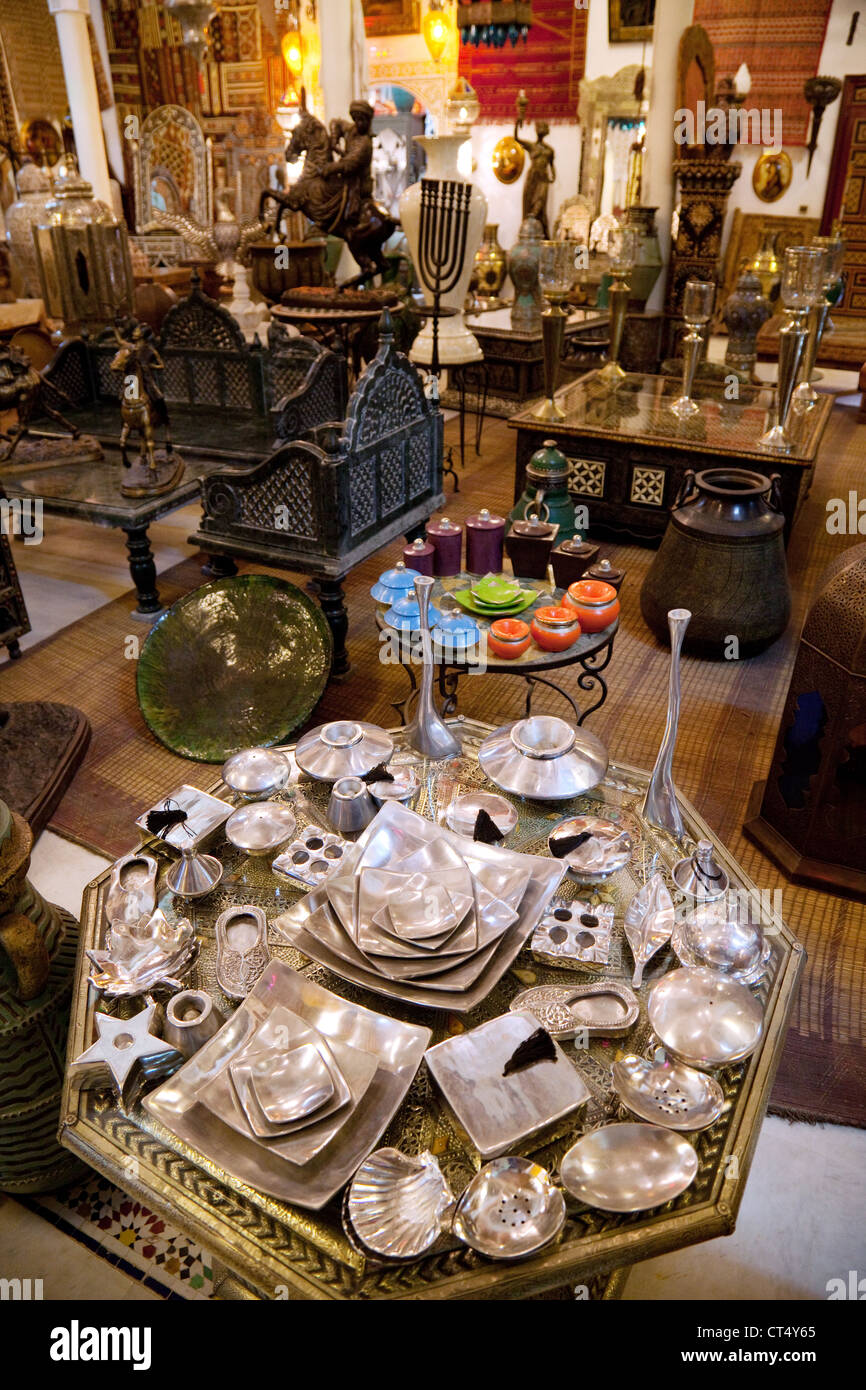 African craftwork hi-res stock photography and images - Alamy