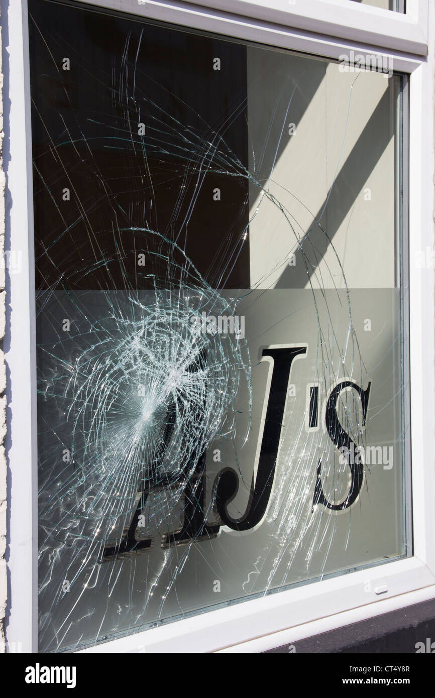 Shattered window hi-res stock photography and images - Alamy